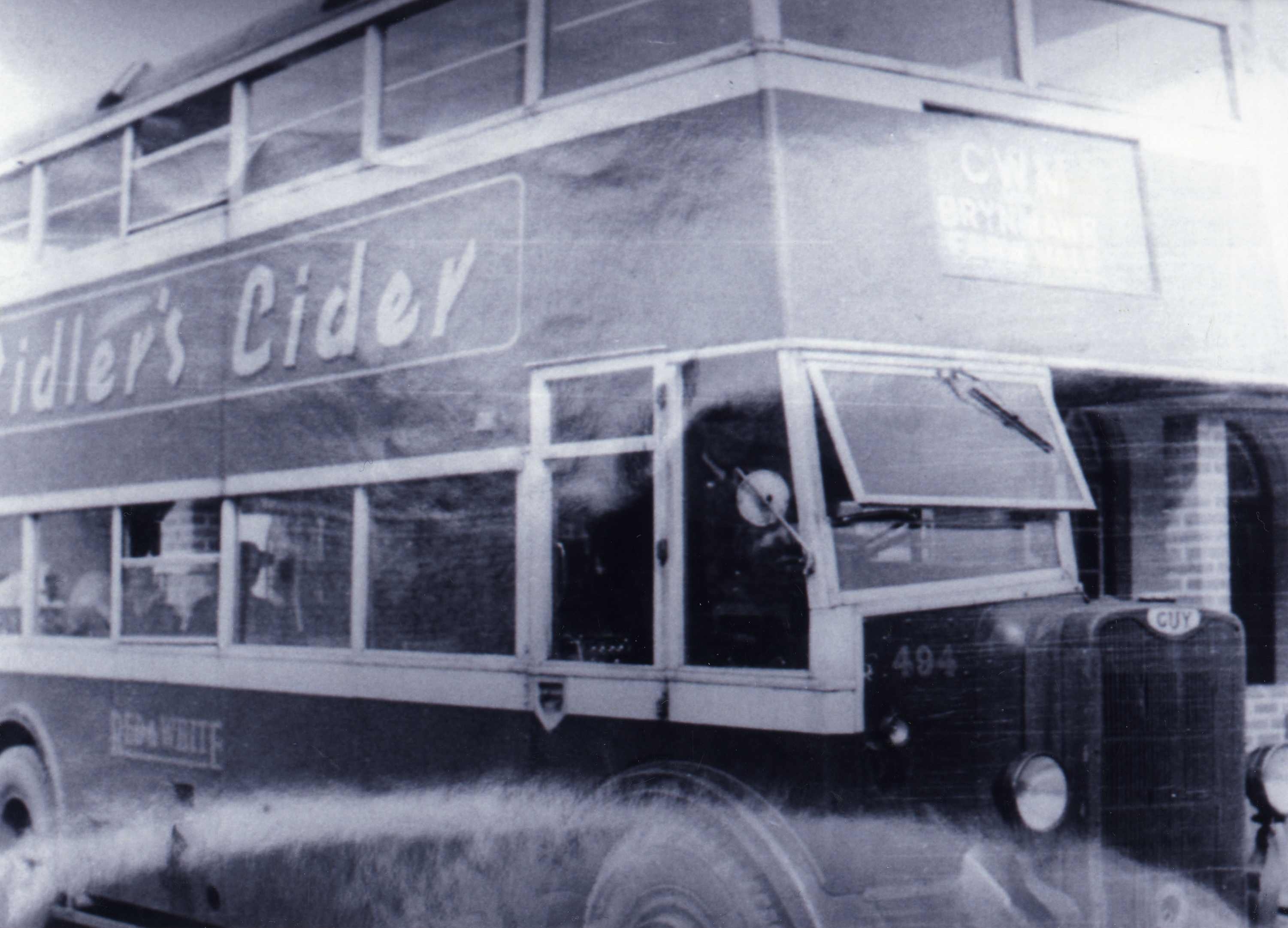 Red & White Bus Tredegar | Bus/Coach, Photo, The 1950s, Transport 2 ...